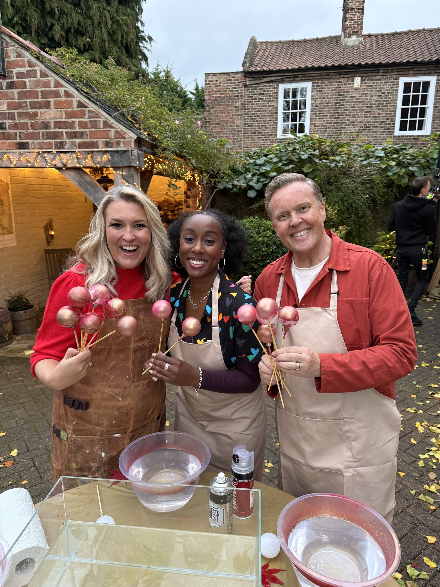 Sara Davies' Christmas Craft Off - Sara Davies